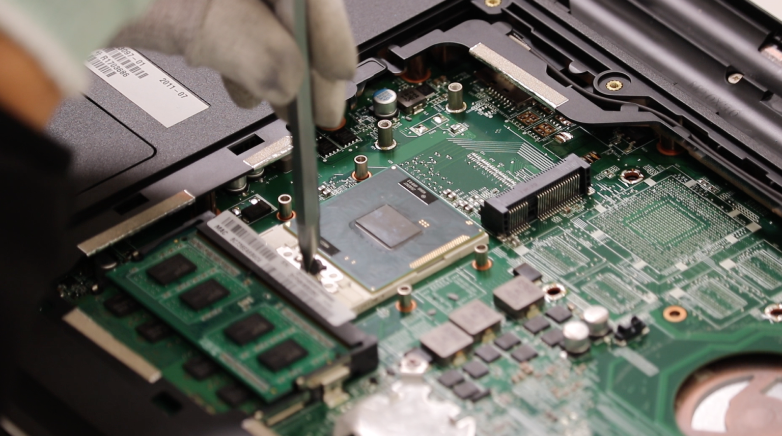 【富士通 FMV LIFEBOOK AH42/D】動画がサクサクに♪Pentium B940→Core i3 2350MへCPU交換方法 ...